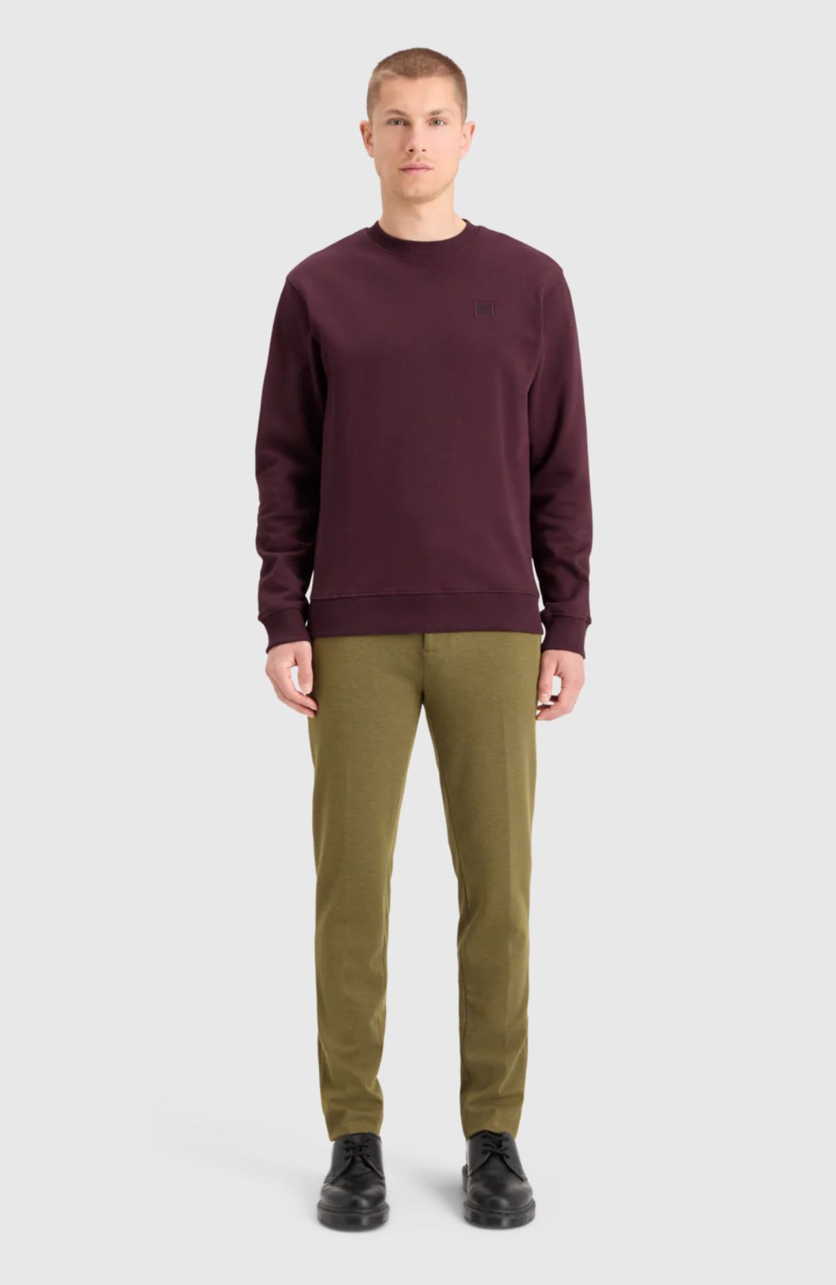 essential logo badge crew